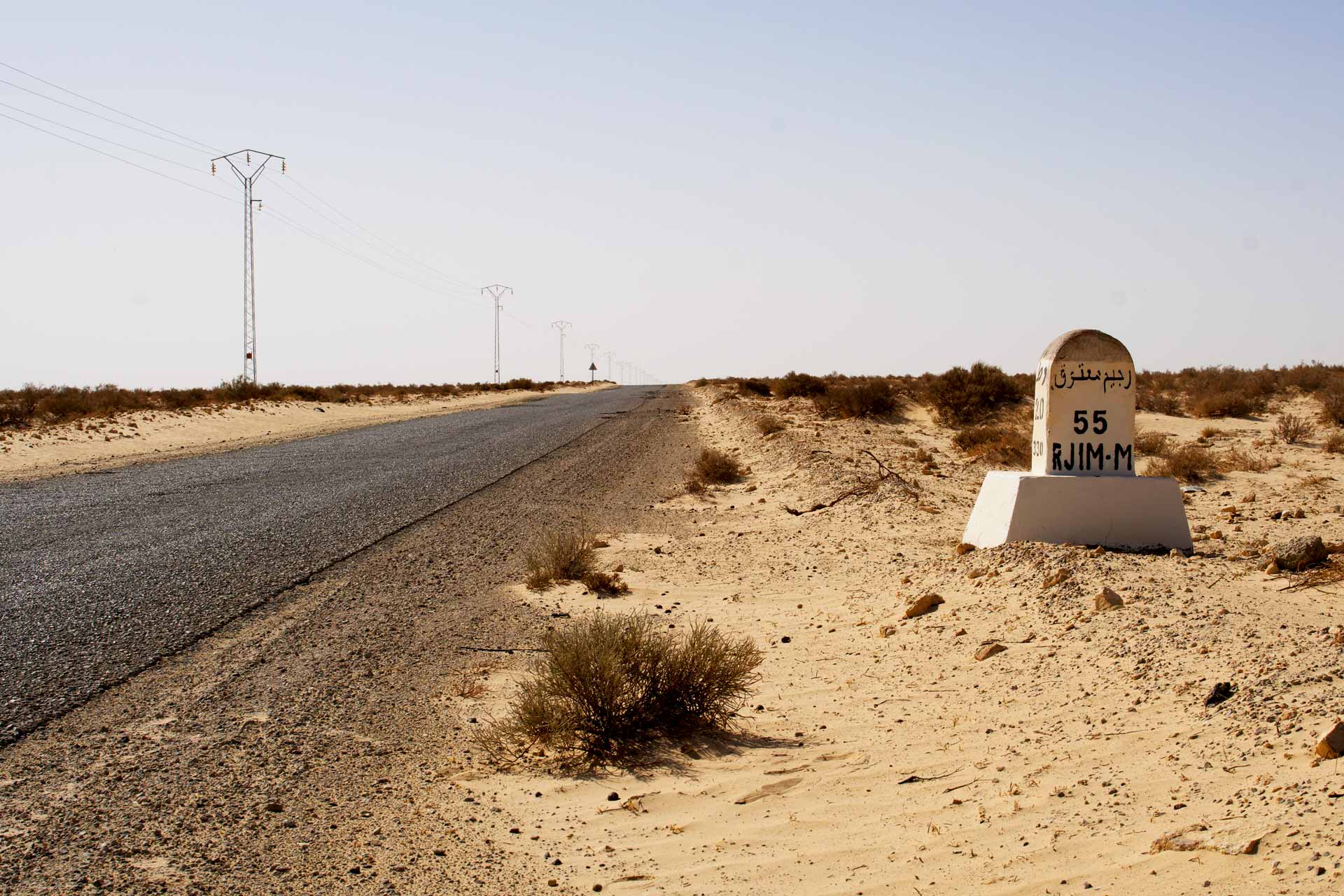 Road from Nafta to Rjim Maatoug.